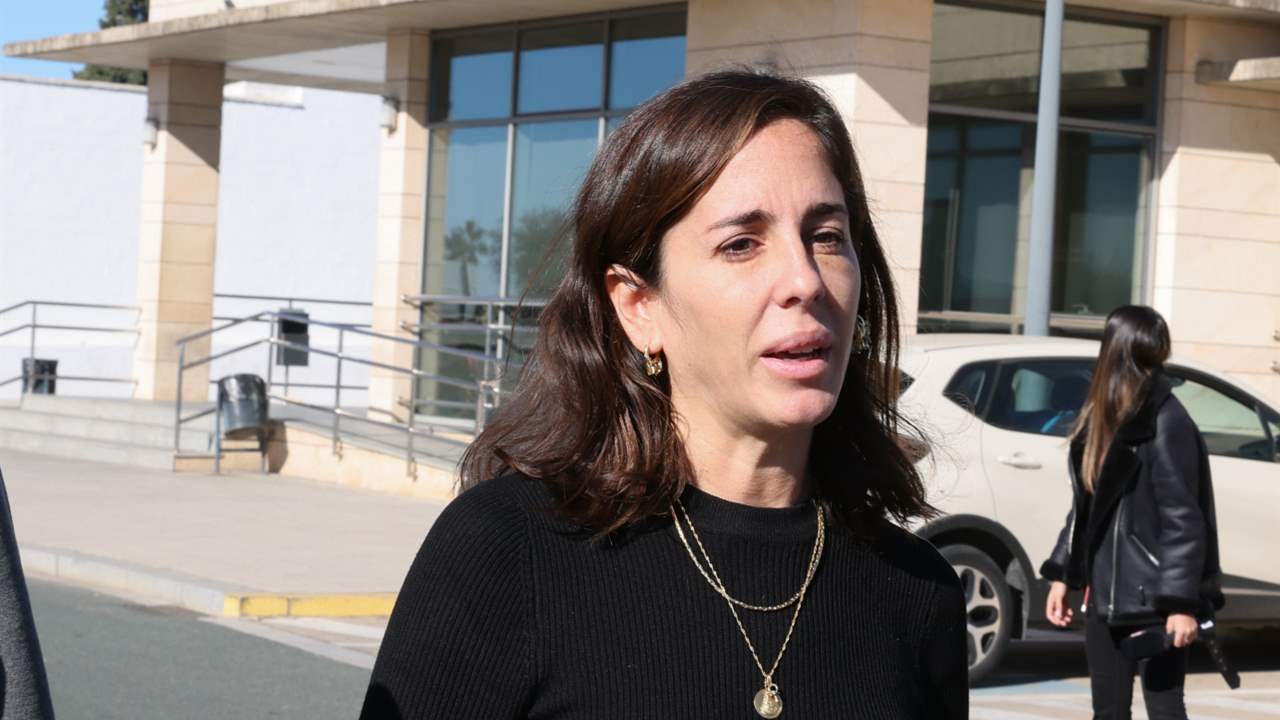 Anabel Pantoja, fuera de sí, protagoniza un GRAVE altercado físico en el últimos adiós a ...