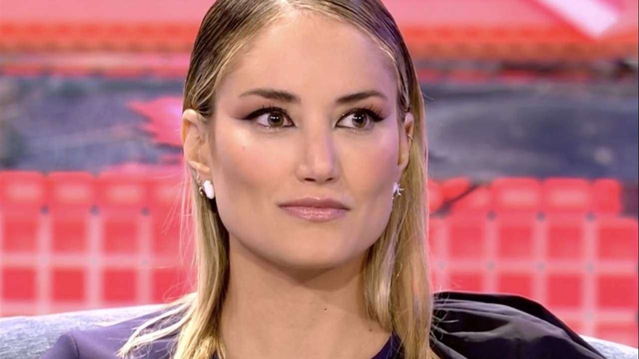 Vicky Martín Berrocal arrasa con el pantalón más estilizador de Oysho y las botas UGG altas de moda