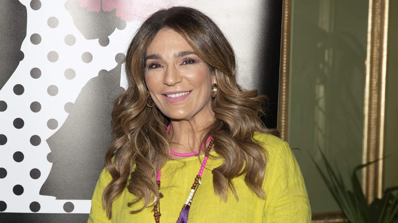 Raquel Bollo triunfa con el traje estampado de invitada con el que ir ...