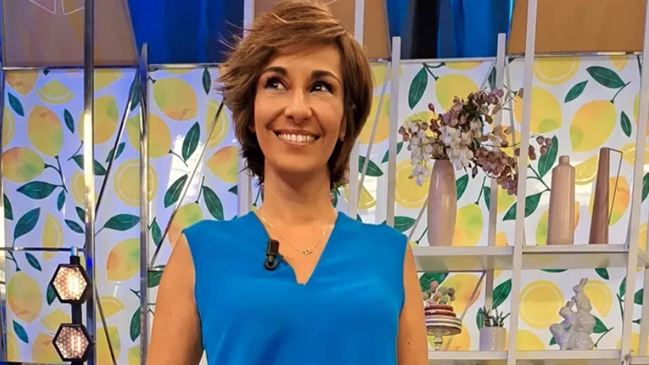 Adela González comienza etapa en La Sexta con nuevo corte de pelo corto ...