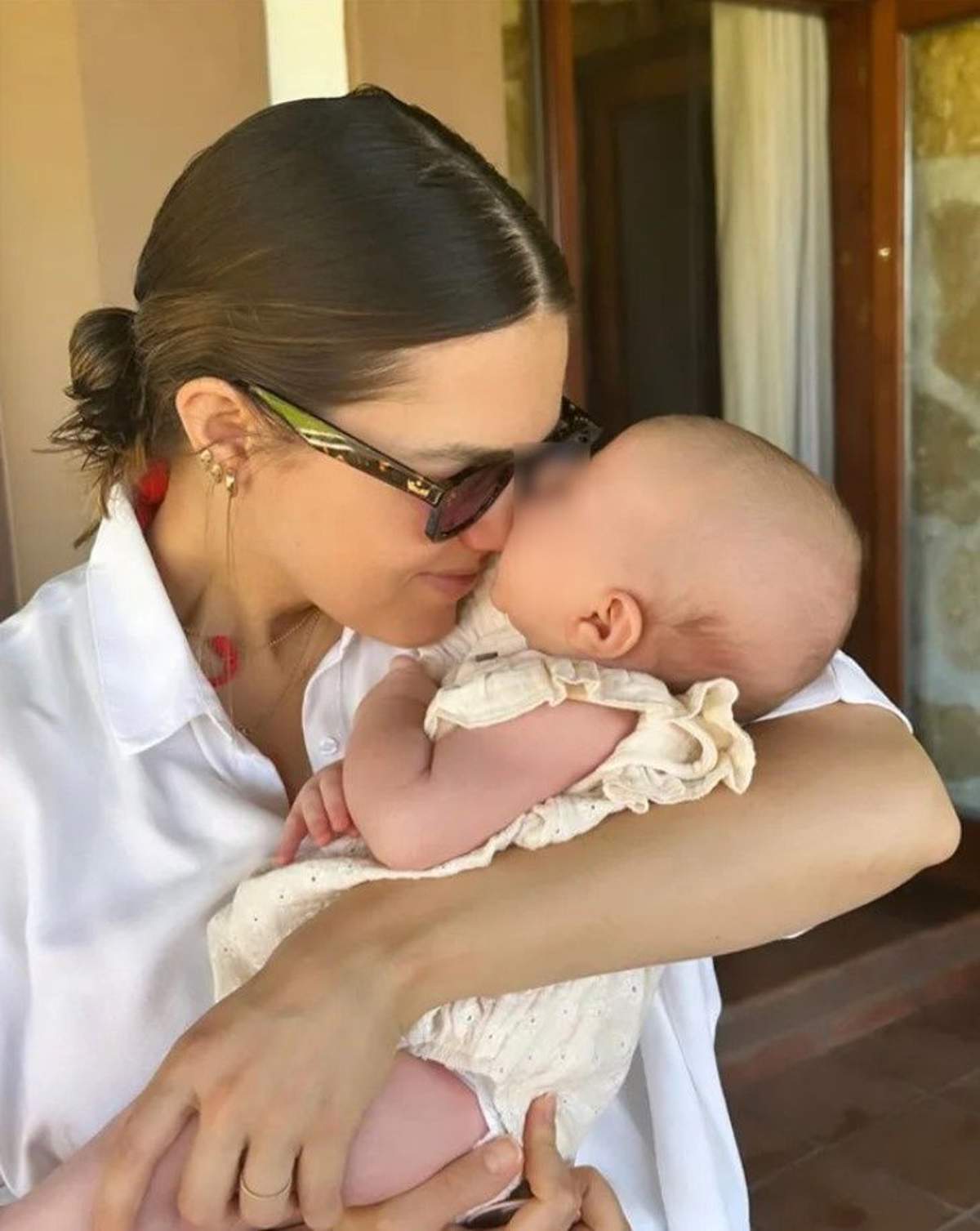 Isabelle Junot, sin Álvaro Falcó, arrasa de boda con un impresionante ...