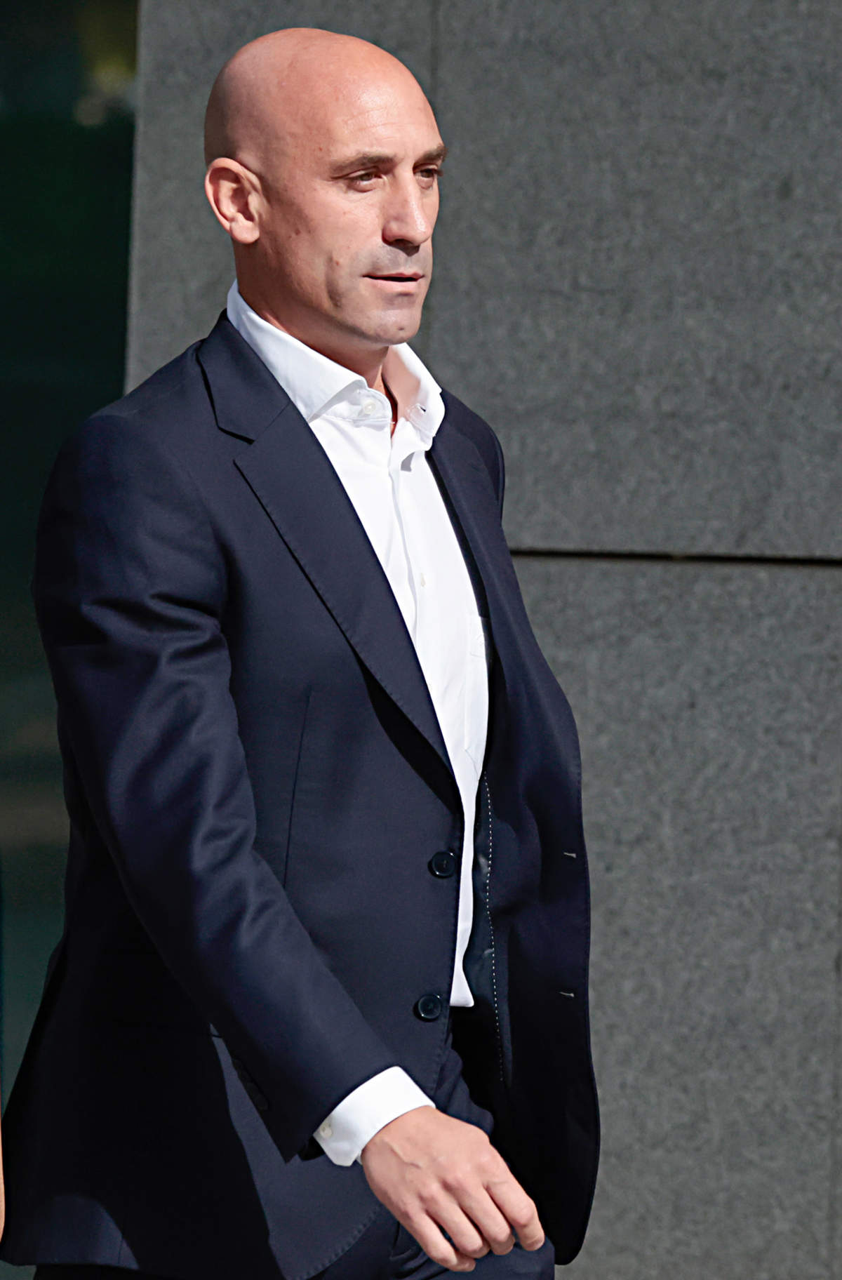 La Fiscalía pide medidas contra Luis Rubiales: no podrá acercarse ni ...