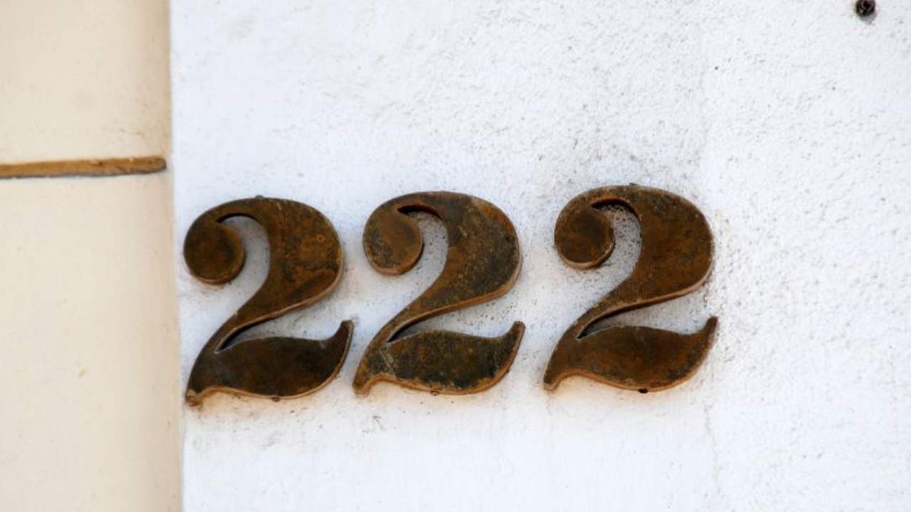 Significado del número 222 en numerología: amor, dinero y compatibilidades