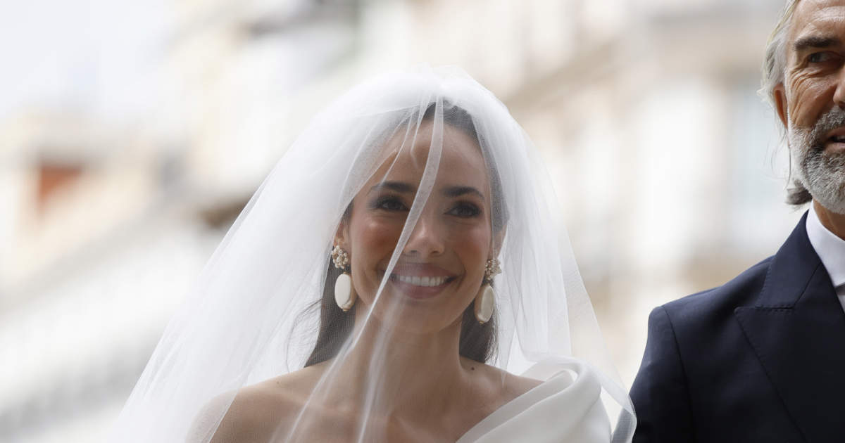 La influencer Ana Moya conquista con su vestido de novia en su boda con ...