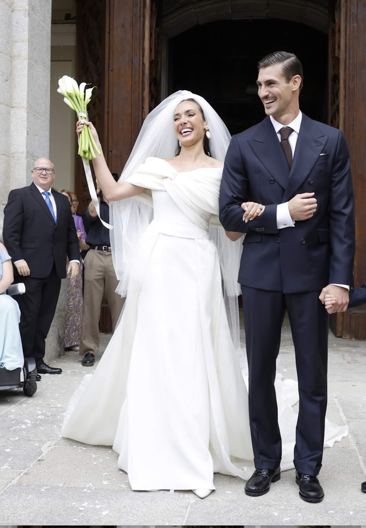 La influencer Ana Moya conquista con su vestido de novia en su boda con ...
