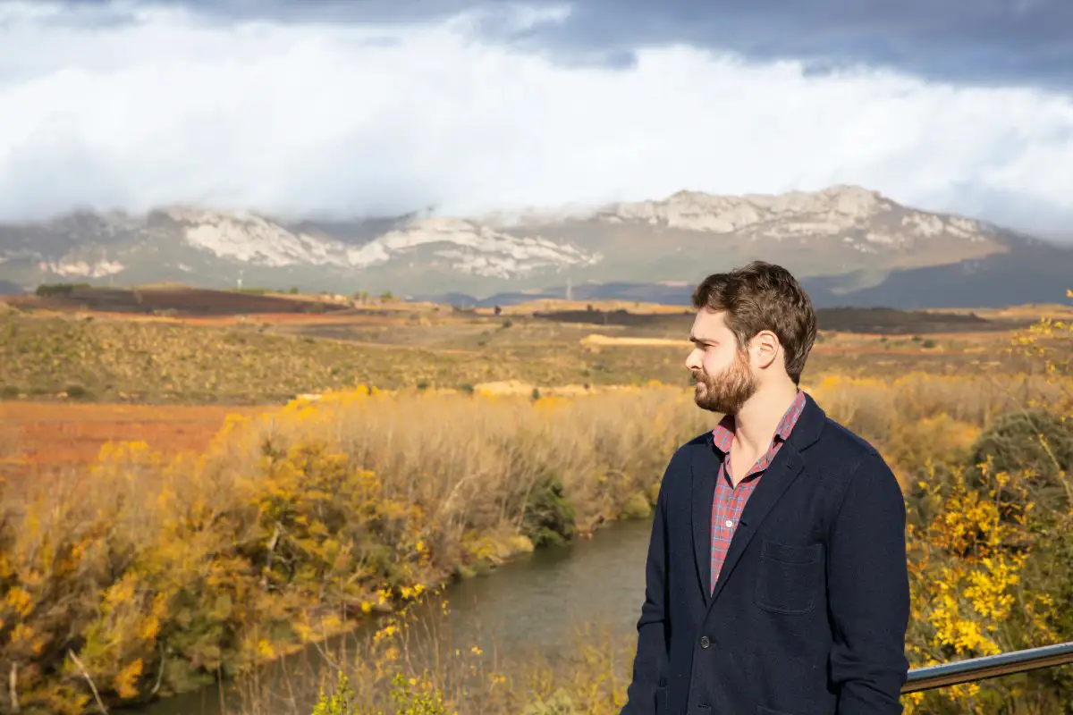 Entrevistamos a Marta y Adrián Martínez Bujanda: el relevo de bodegas ...