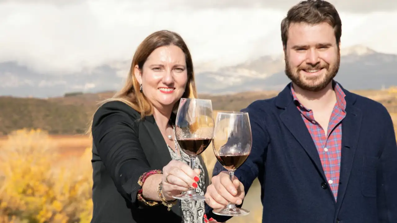 Entrevistamos a Marta y Adrián Martínez Bujanda: el relevo de bodegas ...