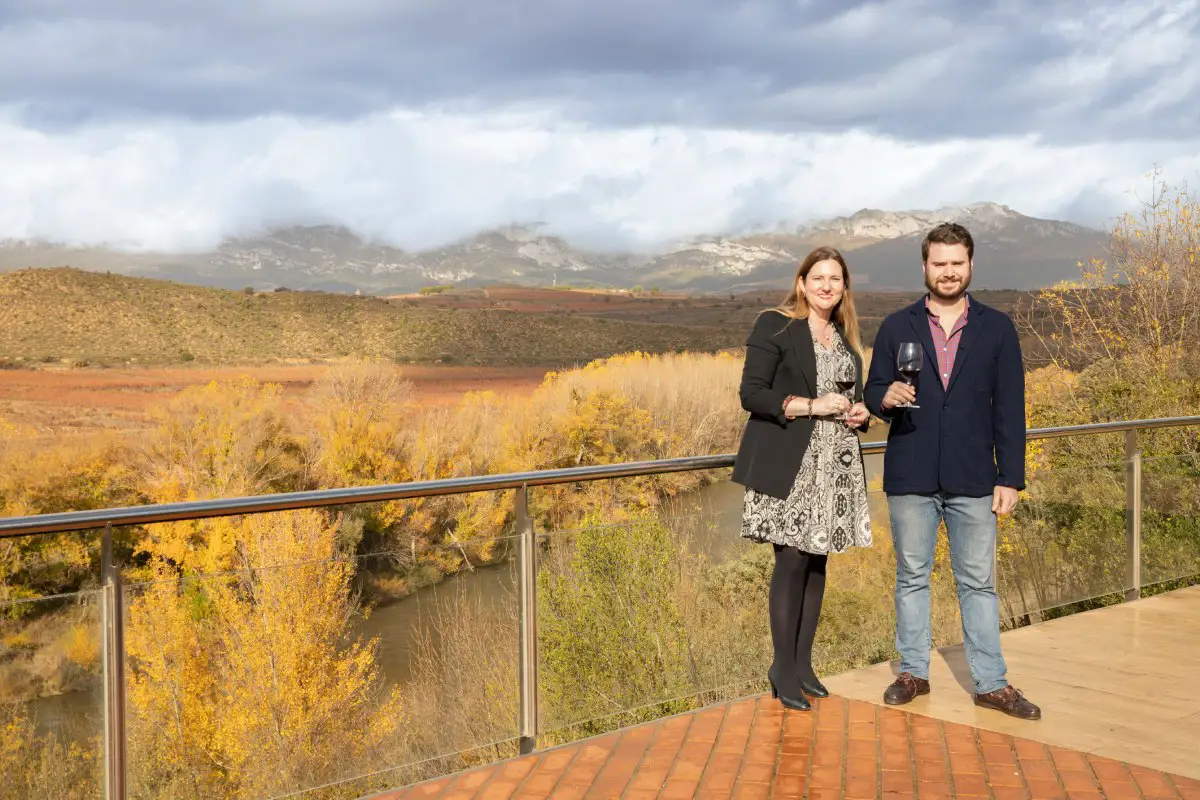 Entrevistamos a Marta y Adrián Martínez Bujanda: el relevo de bodegas ...