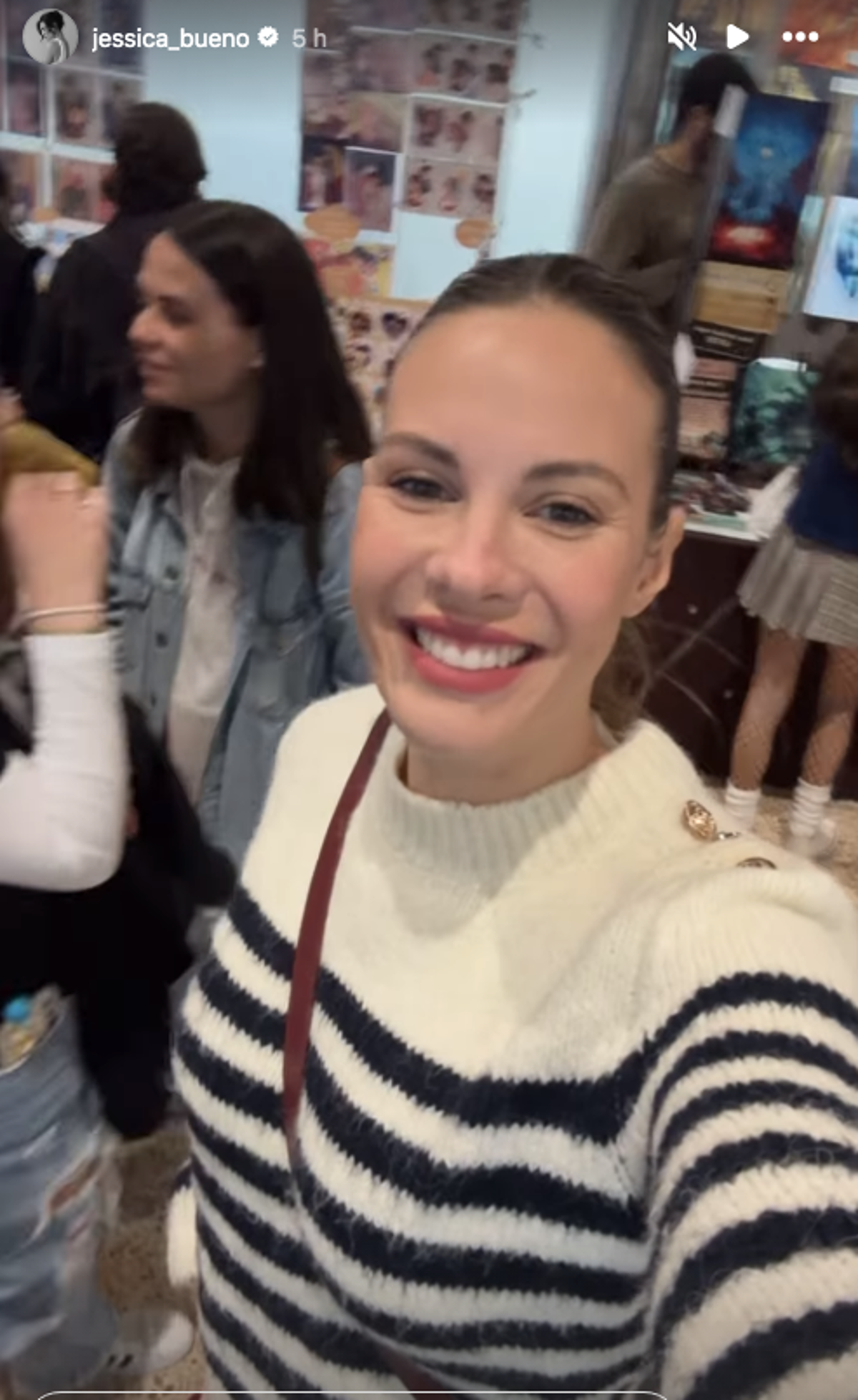 El jersey de rayas marineras que lleva Jessica Bueno es la prenda que ...