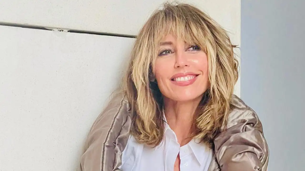 10 cortes para pelo rizado con flequillo que quitan años de encima