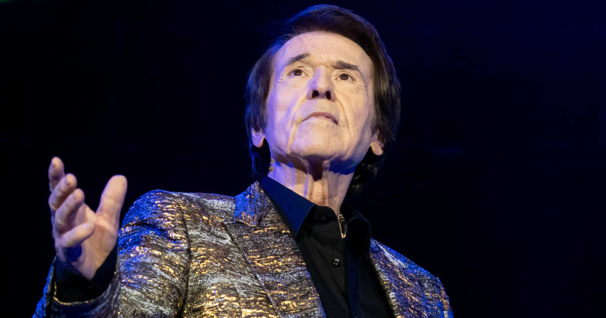 Las 3 grandes incógnitas sobre el futuro de Raphael tras varios días ingresado en el hospital