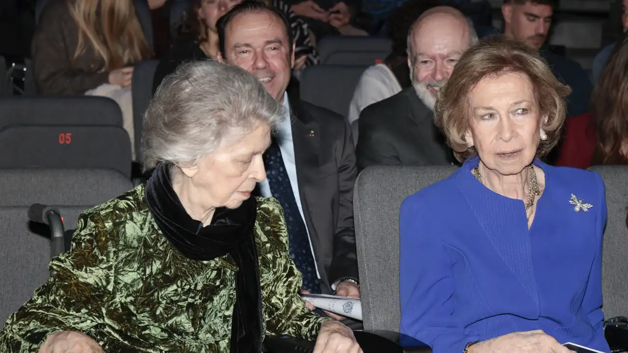 La excepcional aparición de la reina Sofía con su hermana Irene de Grecia en plena Navidad por ...