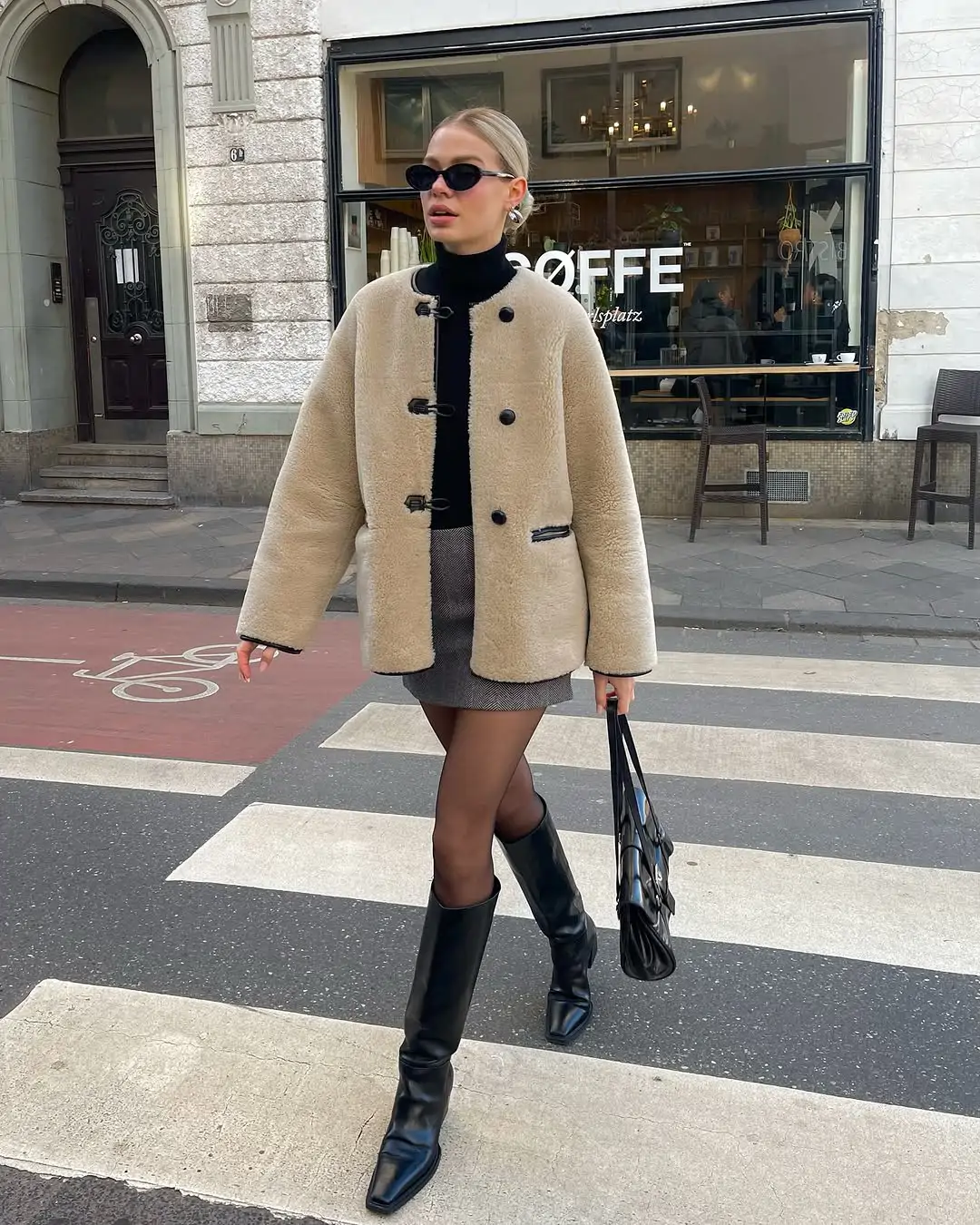 Looks perfectos con botas altas para mujeres de 50: trucos de estilo y ...