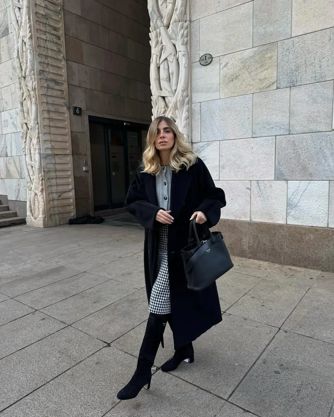 Looks perfectos con botas altas para mujeres de 50: trucos de estilo y ...