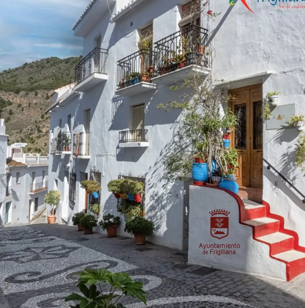Frigiliana, en Málaga, es el pueblo blanco más bonito de Andalucía y ...