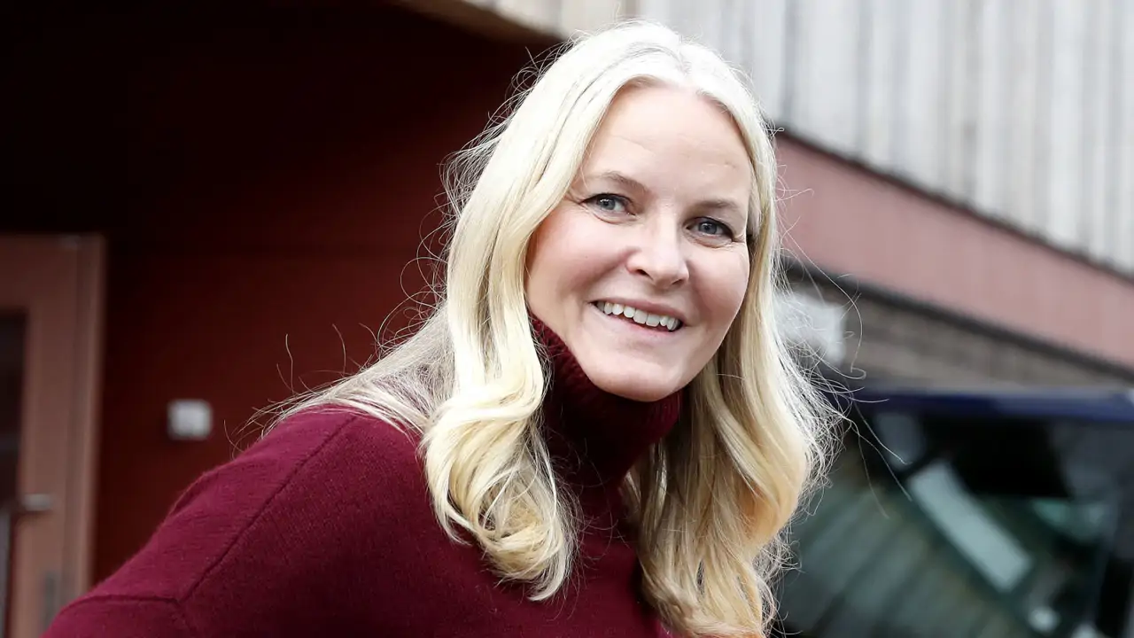 Mette-Marit de Noruega desoye las recomendaciones médicas tras un ...