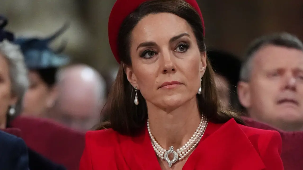 La reina Camilla tira la toalla con Carlos III: la gran crisis que ha destapado la prensa británica