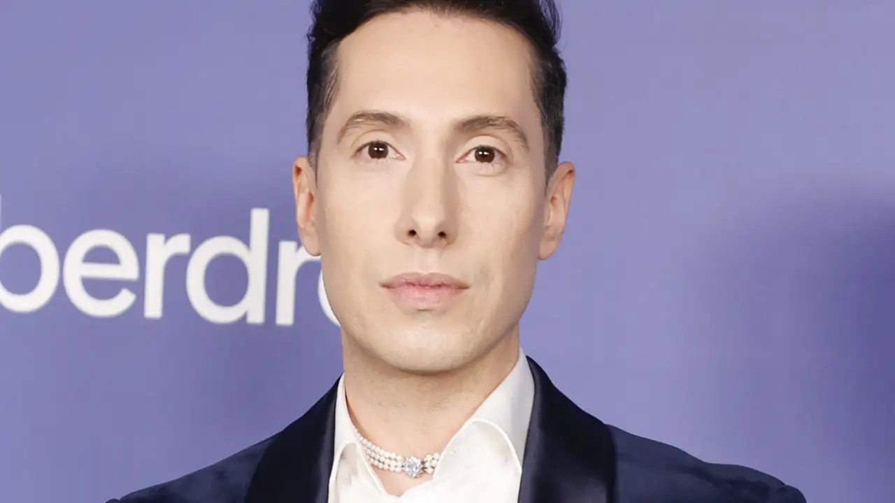 Jesús Reyes, estilista, sobre cómo llevar pantalones negros cuando hace ...