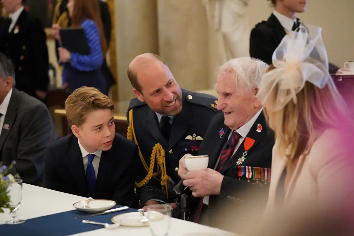 El príncipe George hace gala de su madera de heredero: de su respuesta a una burla viral al ...