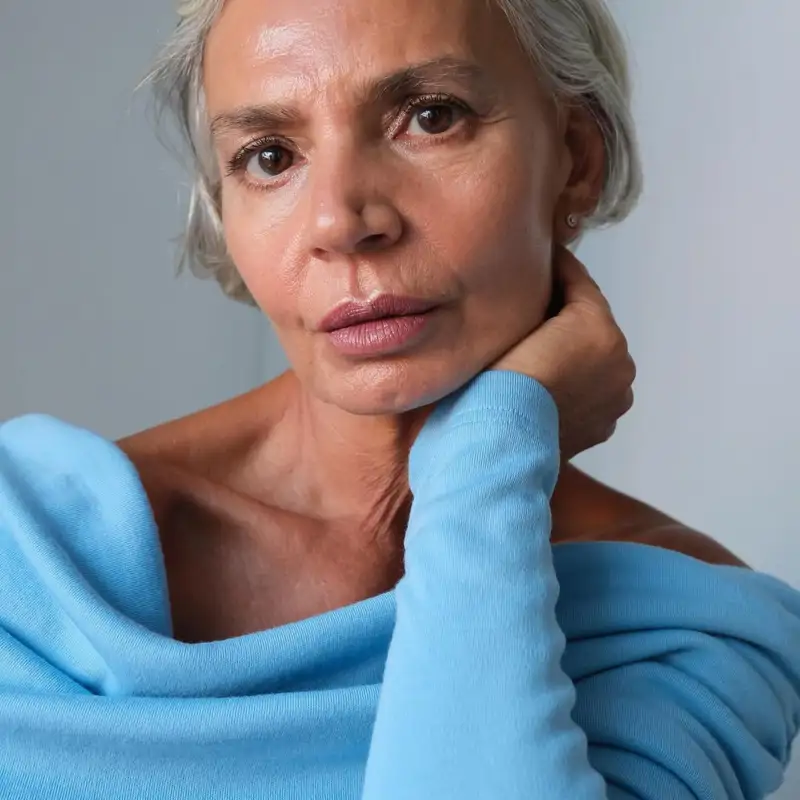 Tamara Falcó (43 años) sobre la base de maquillaje ligera e hidratante que usa durante todo el ...