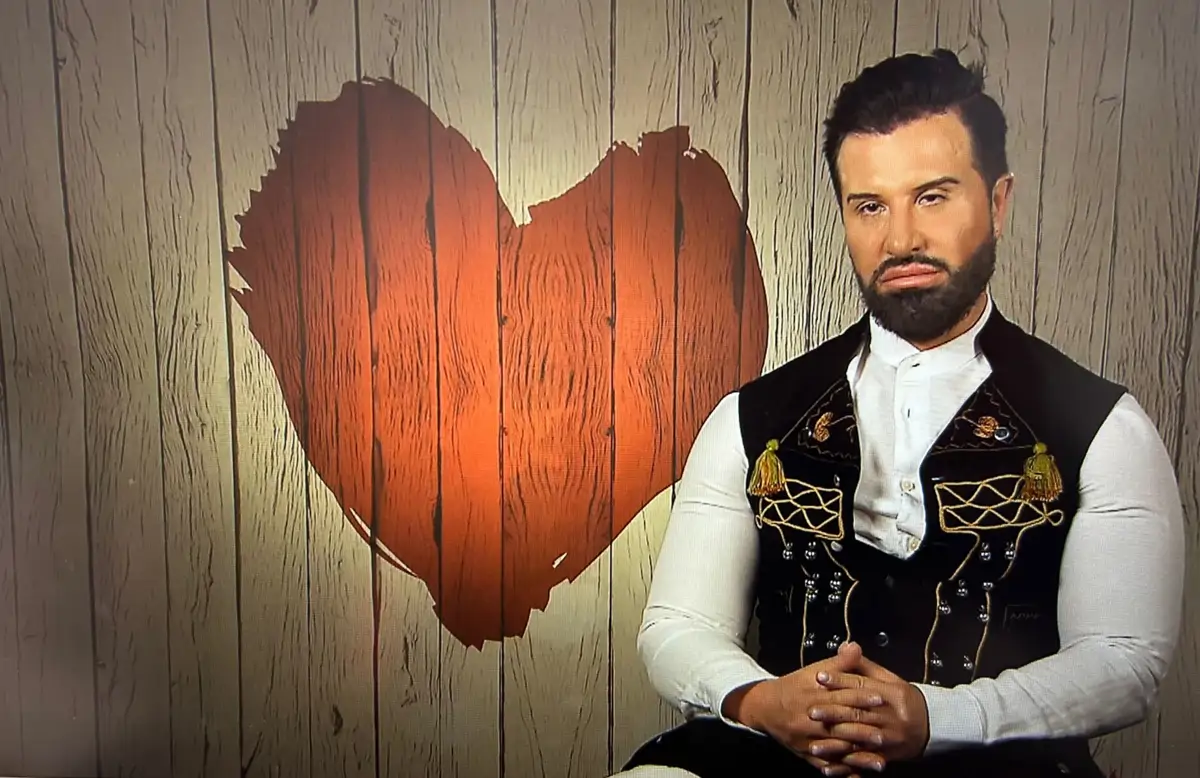 Jonathan critica sin piedad en 'First Dates' a su cita: "Tiene chorizos ...