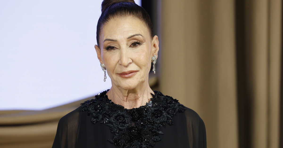 Victoria, madre de Vicky Martín Berrocal, brilla con un vestido muy ...