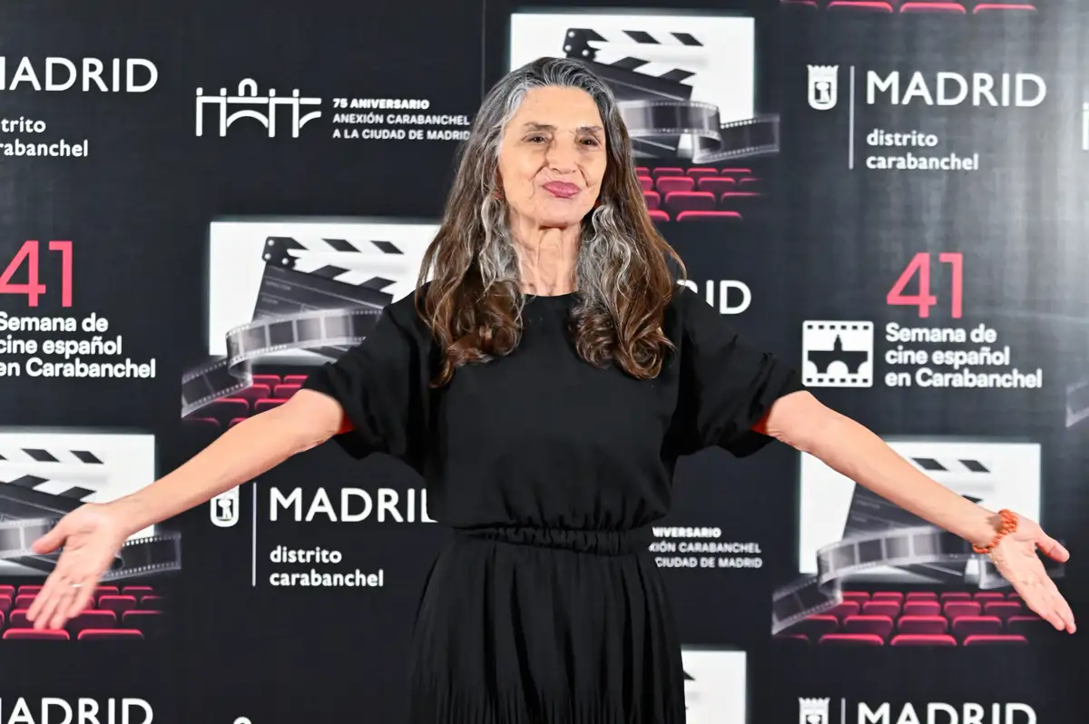 Ángela Molina (69 años): "Cuando te salen canas tienes dos opciones ...