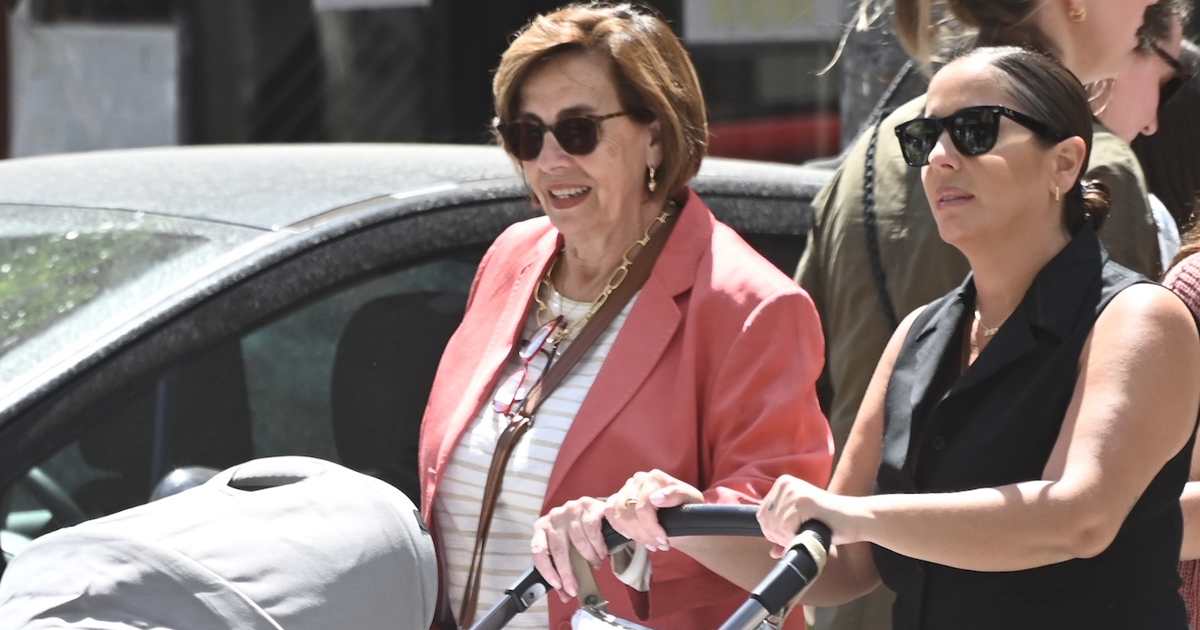 La gran alegría de Merchi, madre de Anabel Pantoja, con su nieta Alma ...