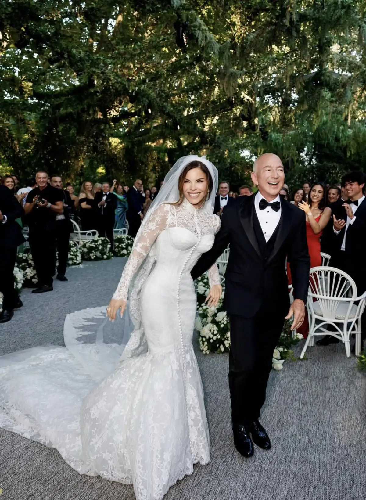 Un conocido diseñador, atónito con el vestido de novia de Lauren ...
