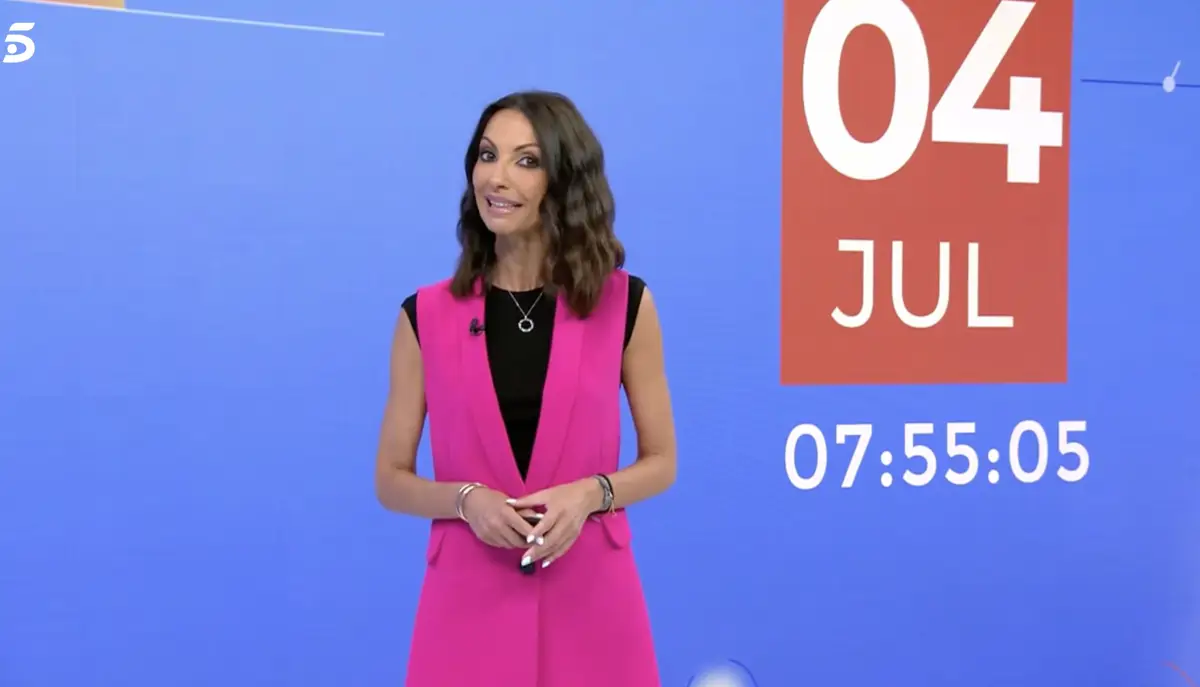Laila Jiménez, emocionada al despedirse en pleno directo de ...