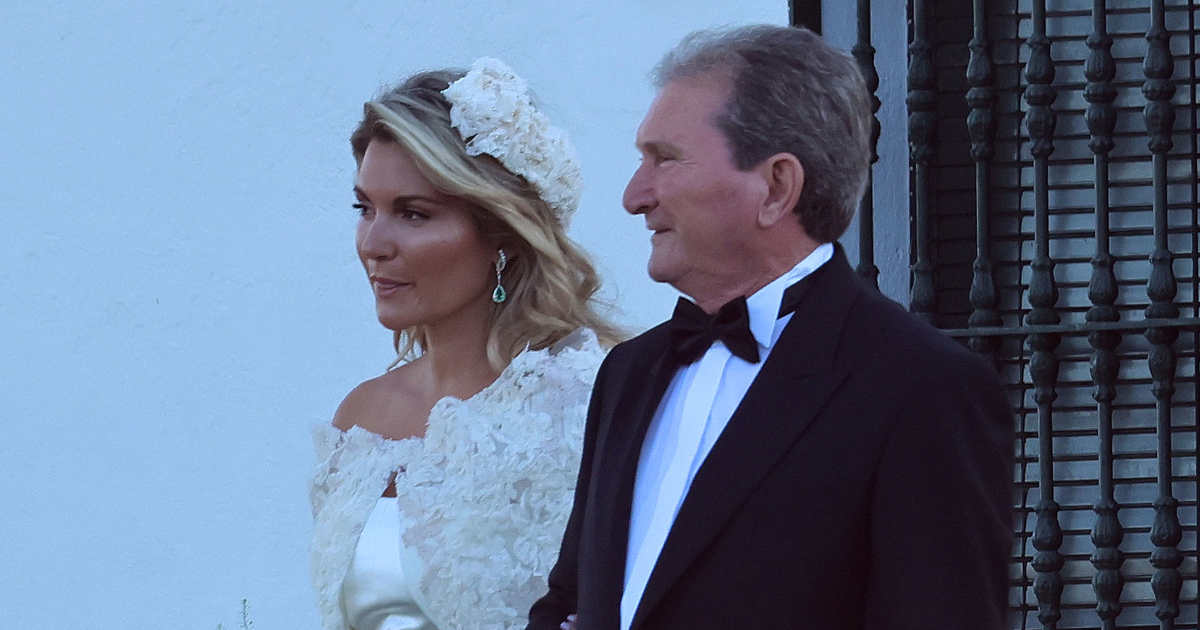 Del romántico vestido de la novia con capa a los invitados: Todas las ...