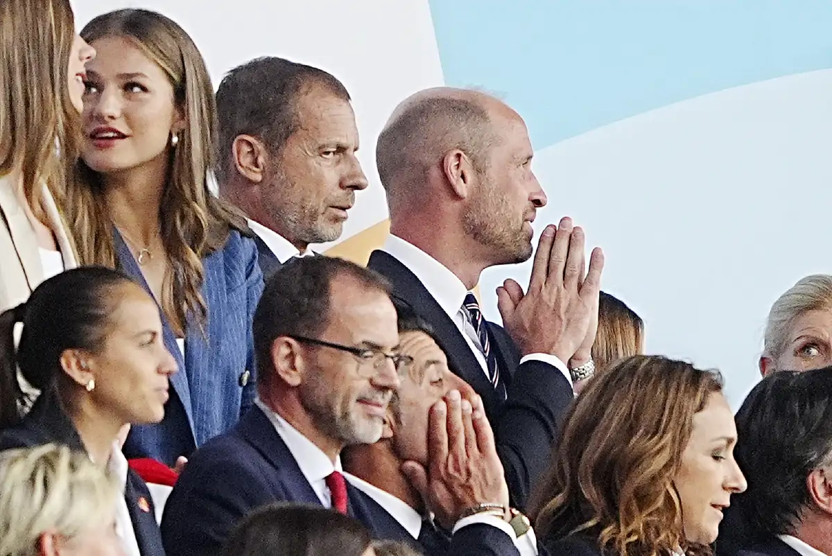 La princesa Leonor apuesta por un look clásico para la final de la ...