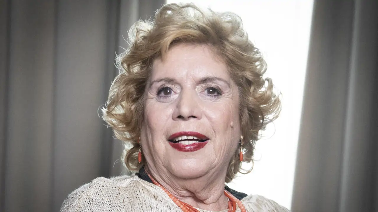 Cuatro estudios independientes y un enorme estanque: La casa de María ...