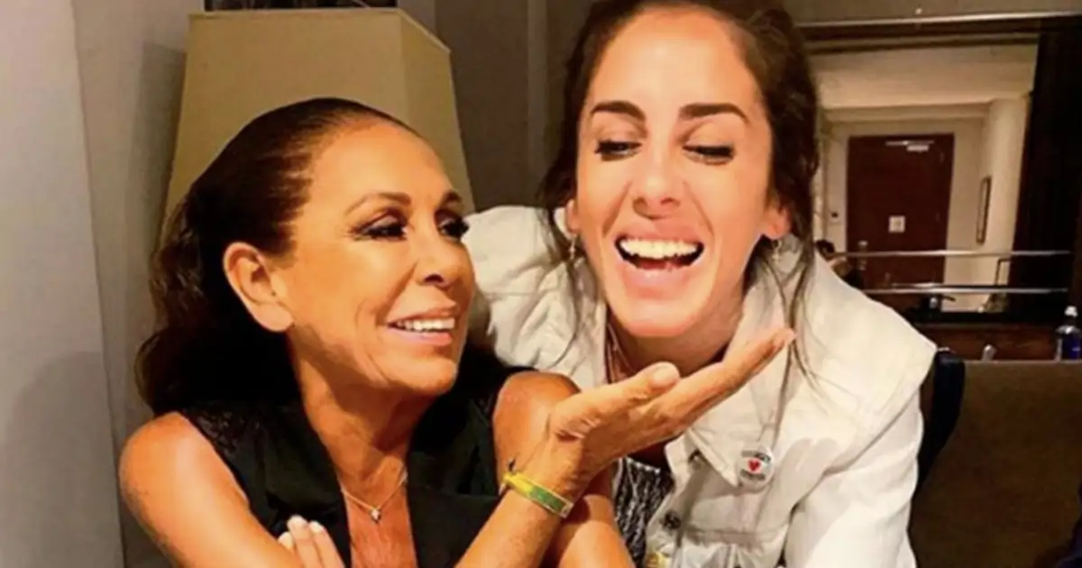 Anabel Pantoja hace un parón en su viaje para tener un emotivo gesto ...