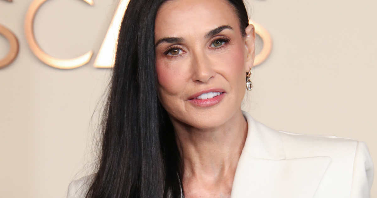 Demi Moore (62 años): "Mi madre me inculcó que, sin falta, debía lavar ...