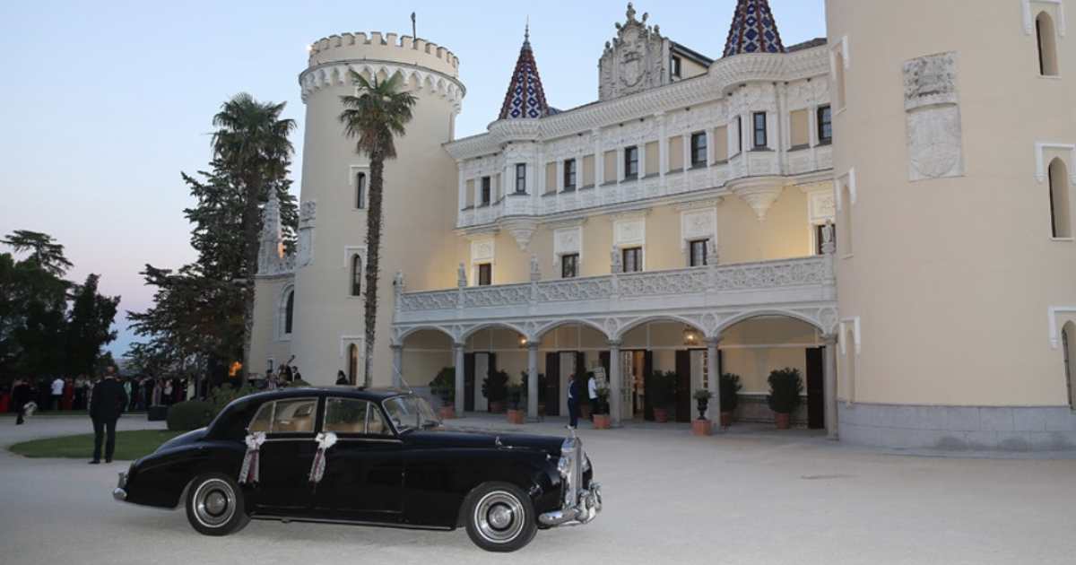 Las llamas arrasan el Castillo de Viñuelas, en Tres Cantos, el lugar de la boda de Kiko ...