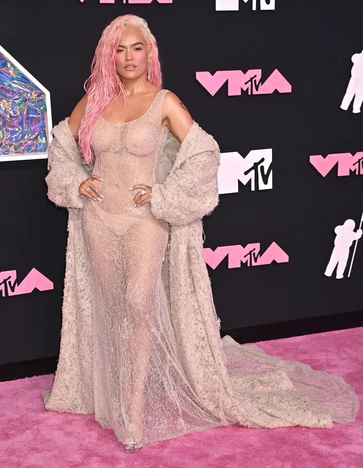 Karol G (34 años), sobre el perfume que usa: "Es de hombre y huele a ...