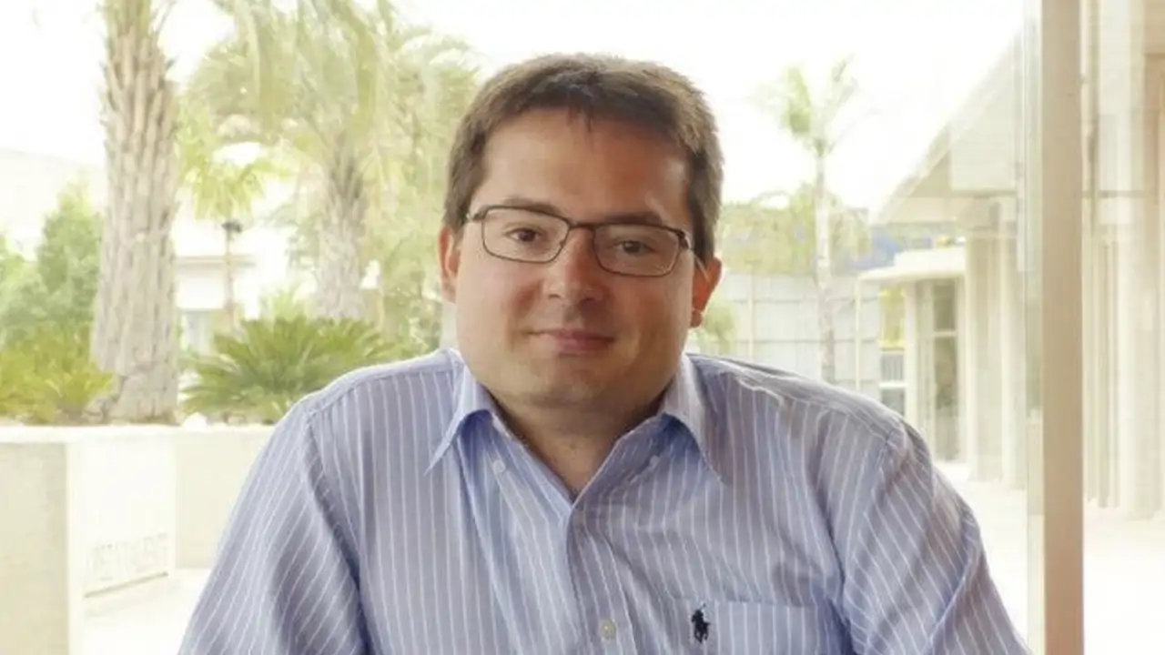 Samuel Parra, abogado experto en Derecho tecnológico: “WhatsApp te ...