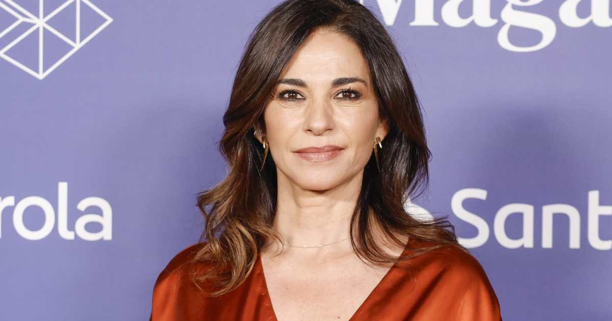 Mango tiene el vestido sueltecito en el color más en tendencia de 2025 ...