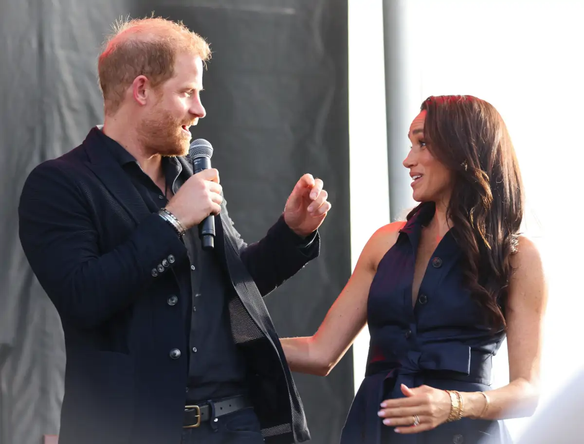El príncipe Harry y Meghan Markle reaparecen juntos: los gestos sobre el escenario que ...