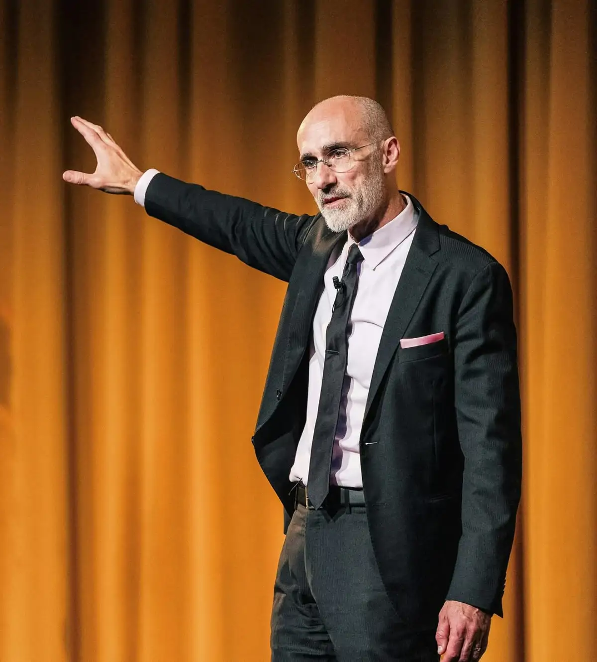Arthur Brooks, profesor de la Universidad de Harvard: "Por las mañanas ...
