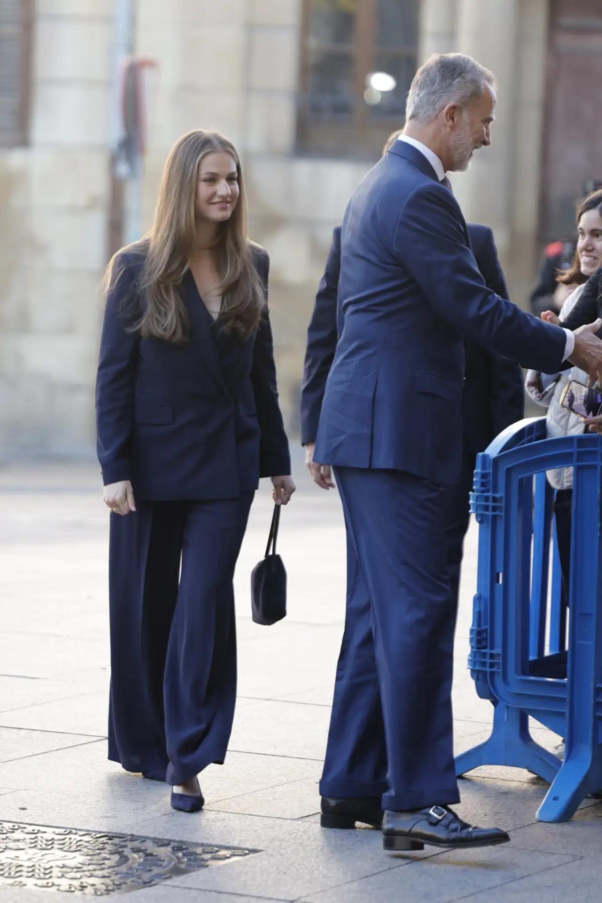 Leonor debuta como princesa de Viana en Navarra con su traje de ...