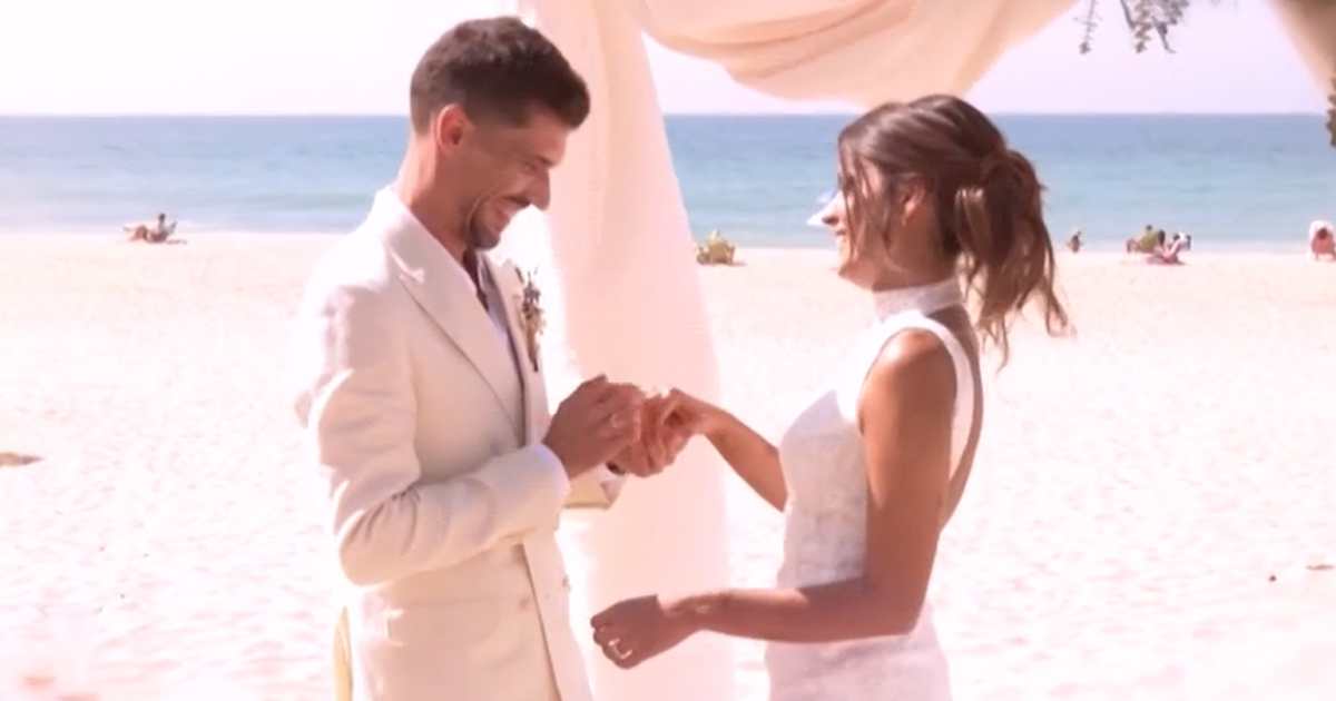 Alba Muñoz, expareja de Antonio Tejado, se casa por sorpresa en una romántica boda en la playa