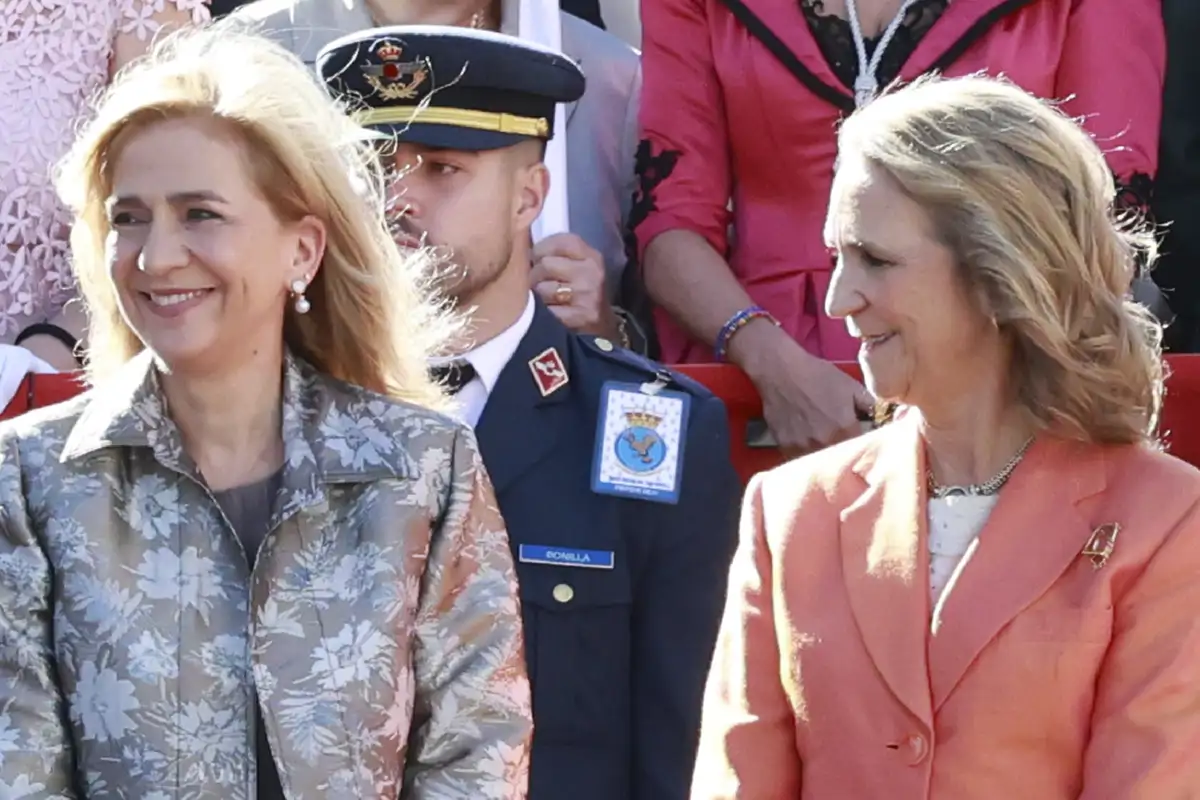 La infanta Cristina da un paso al frente junto a su hermana, Elena: el acto en el que han ...