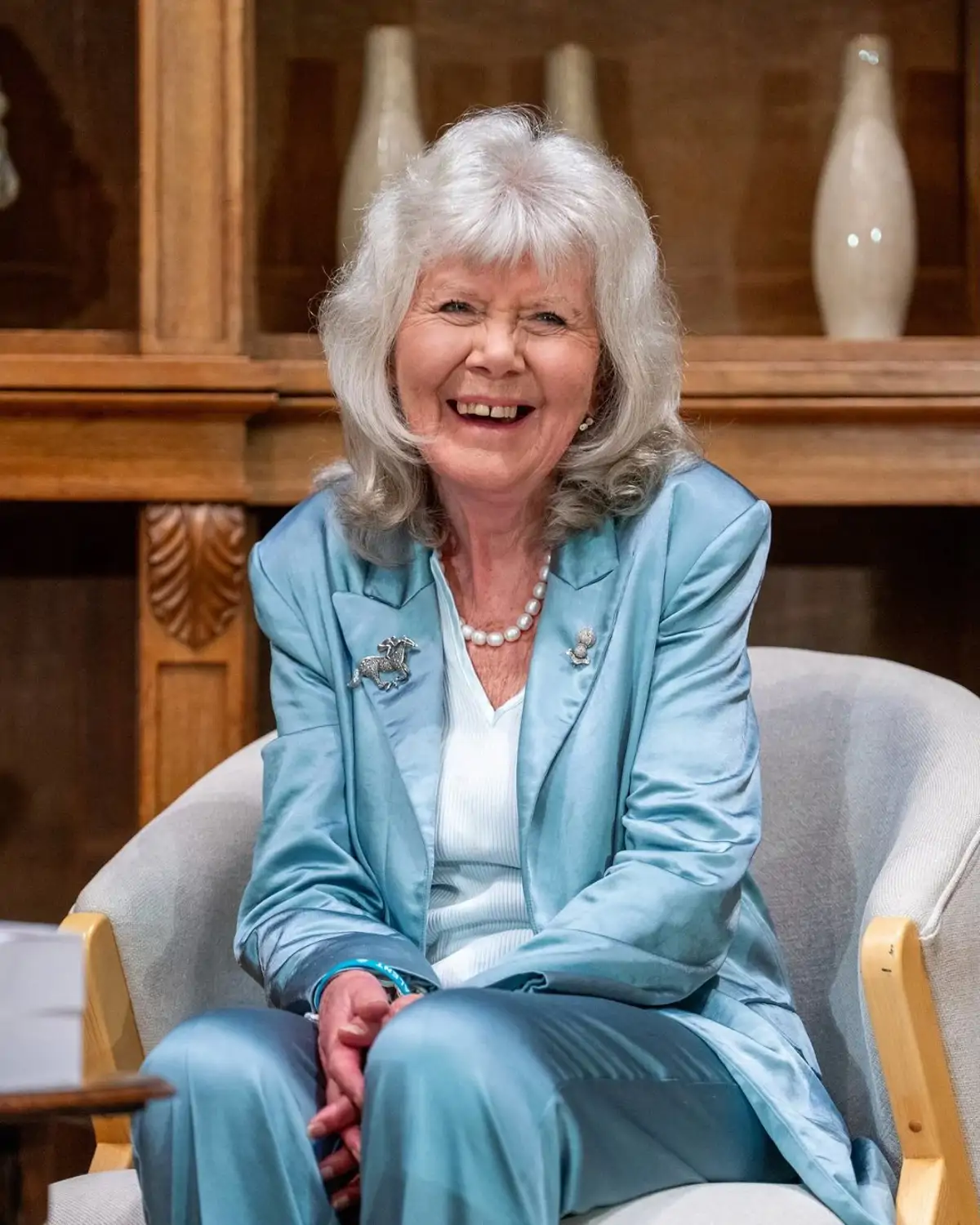 La reina Camilla, devastada por la muerte de su amiga Jilly Cooper ...