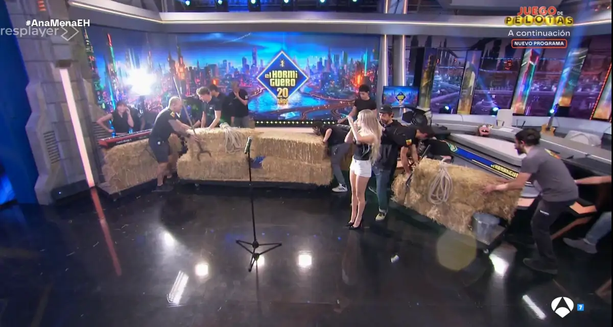 Ana Mena frena en seco a Pablo Motos en 'El Hormiguero' al preguntarle por su tatuaje nuevo: "No ...