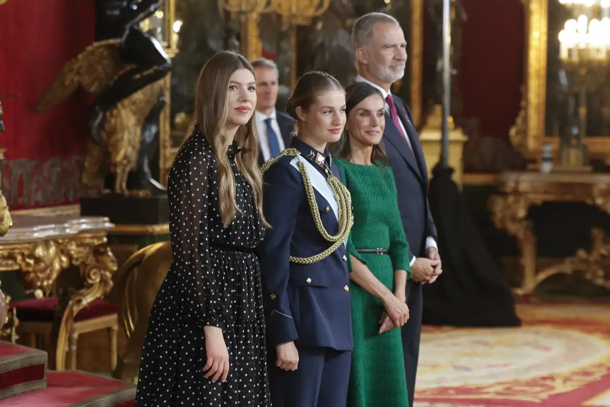 Los gestos de complicidad y unión de la Familia Real española durante ...