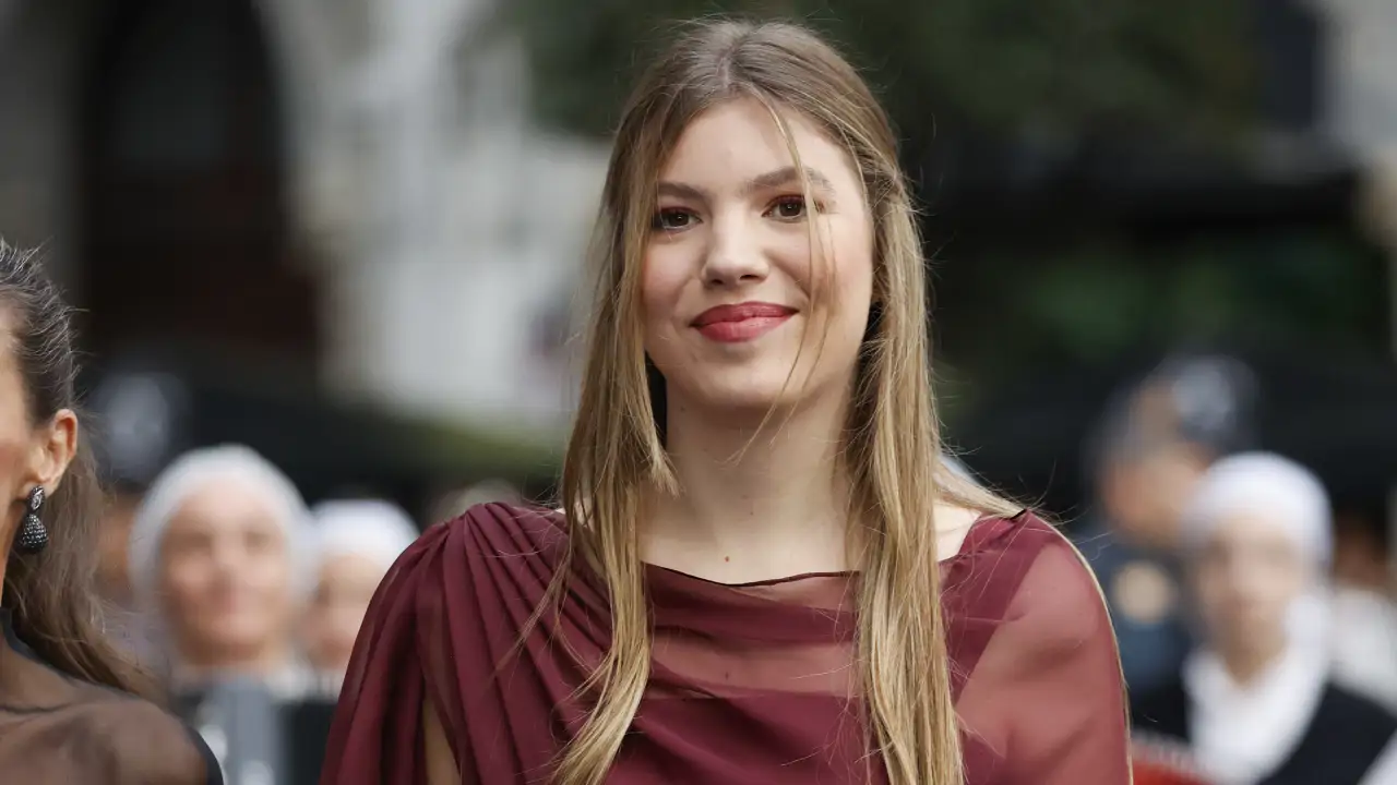 La infanta Sofía arrasa en los Premios Princesa de Asturias 2025 con el vestido de ...