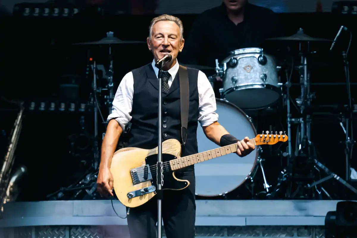 Chris Martin (48), de Coldplay, solo come una vez al día para parecerse ...