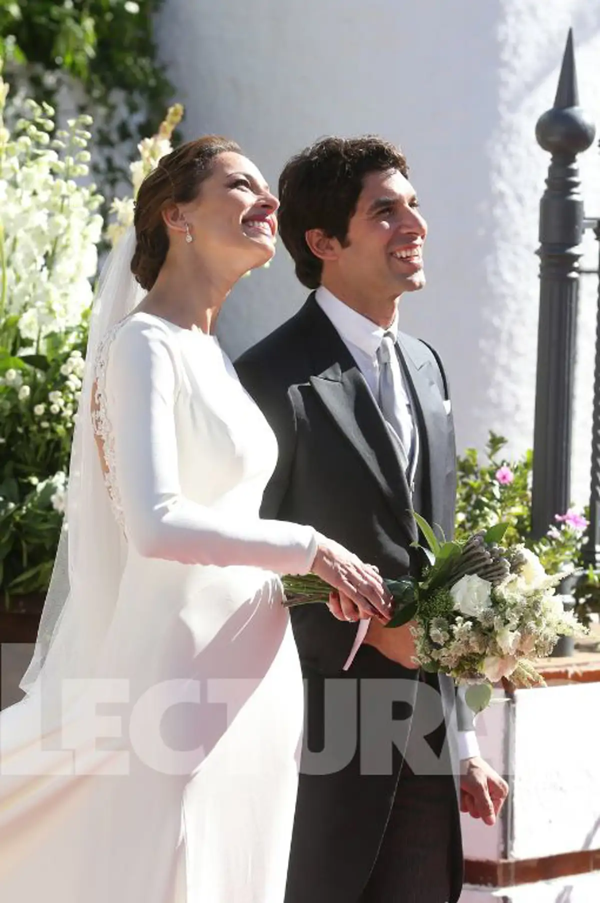 "Me fui de allí con lágrimas en los ojos": la boda sevillana de Eva ...